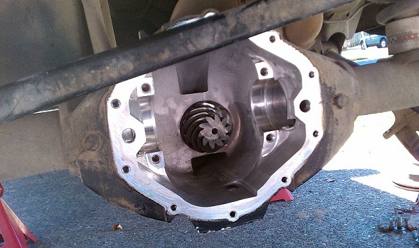 Rear Axle G80 Differential Rebuild | offroadTB.com