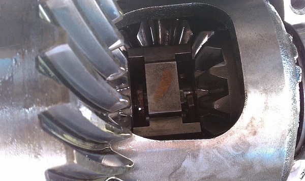 Rear Axle G80 Differential Rebuild | offroadTB.com