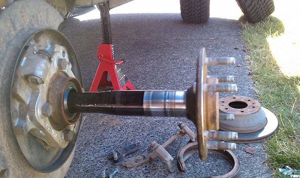 Rear Axle G80 Differential Rebuild | offroadTB.com